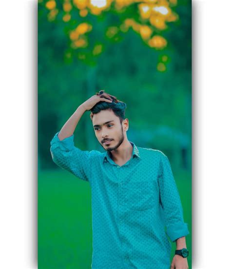 সকালে খাবার খাইনি চাল ছিলনা মা একটা রুটি দিয়েছে এটা দিয়েই টিফিন করে