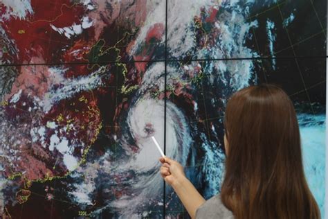 북상하는 태풍 ‘카눈점차 서쪽으로