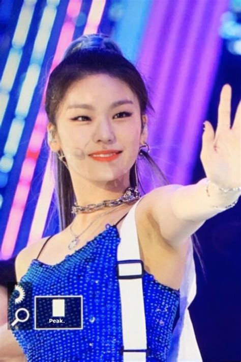 191116 Yeji Vlive Awards V Heartbeat Kpop Girls Korean Pop Stars