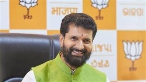 Karnataka Bjp Leader Ravi Says By Vijayendra Too Is Haunted By