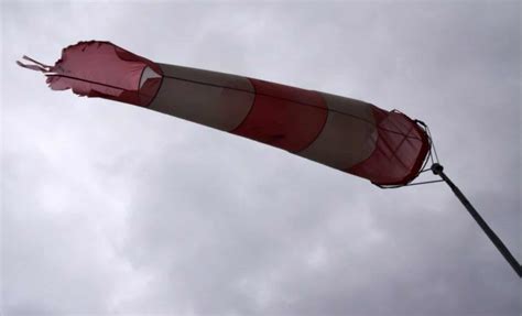Météo 3 départements passent en alerte vents violents cet après midi