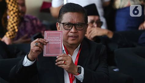 Tiba Di Gedung KPK Sekjen PDIP Hasto Kristiyanto Tunjukkan Buku Hak