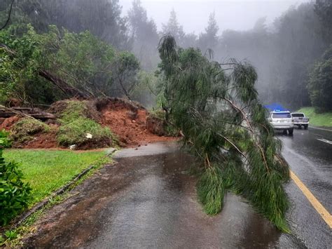 Highways Pali Highway Town Bound To Remain Closed To Assess Landslide