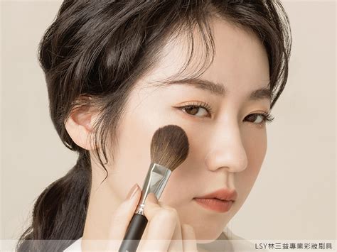 日常淡妝怎麼畫？超簡單5個化妝技巧，輕鬆打造懶人系自然妝感，上班上學都實用 Lsy林三益專業彩妝刷具