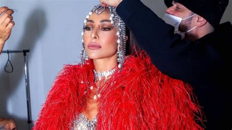 Sabrina Sato Usa Micro Calcinha Atolada E Dá Close Em Bumbum Avantajado