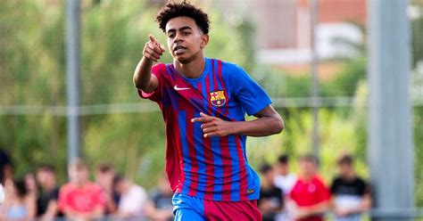 အံ့မခန်းခြေစွမ်းတွေပြသနေတဲ့ ၁၅နှစ်သားလေးကို သဘောကျလွန်းလို့ အသင်းကြီးနဲ့လေ့ကျင့်စေခဲ့တဲ့ ဇာဗီ