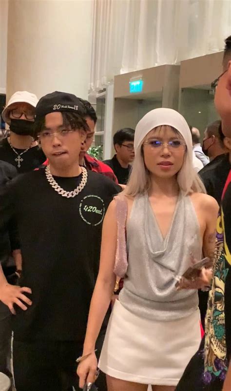 Tlinh Và Bạn Trai Rapper Bất Ngờ Khóa Môi Cực Ngọt Ngào Lại Còn Có 1