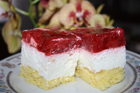 CIASTO TRUSKAWKOWA CHMURKA Przepis PrzyslijPrzepis Pl