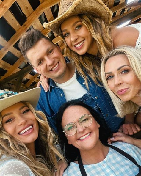 Farma wróciła Oto wszyscy uczestnicy edycji reality show W składzie niezłe ananasy