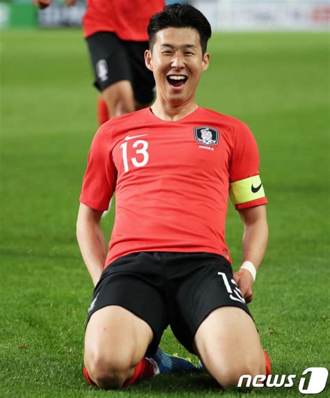 [한국 온두라스] 환상 중거리 슈팅 손흥민 최우수 선수 선정 스타뉴스