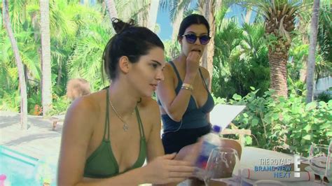 Голая Кендалл Дженнер в Keeping Up With The Kardashians