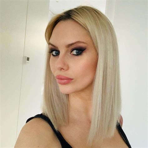 Download Blonde Woman Selfie Portrait Wallpaper