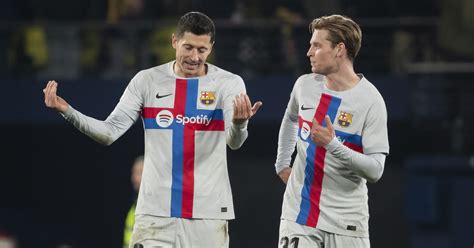 Bayern Munich Alumni Verbal Spat Club Robert Lewandowski Frenkie De