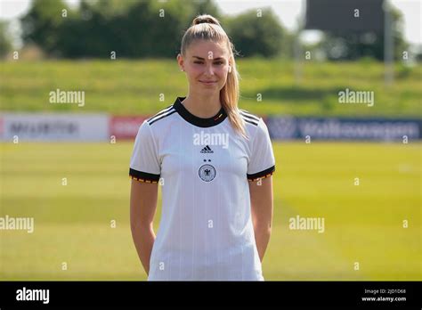 Jule Brand Dfb Fotos Und Bildmaterial In Hoher Auflösung Alamy