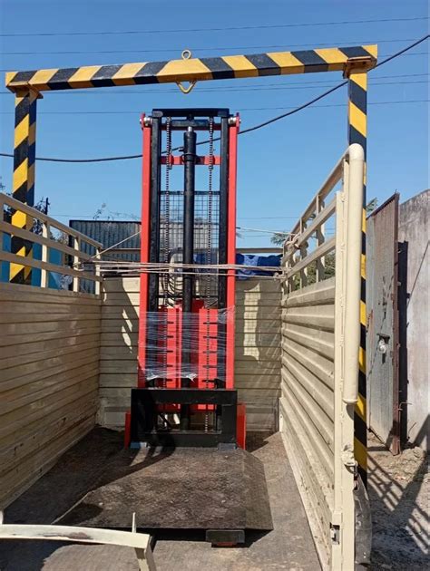 Manual Mild Steel Industrial Hydraulic Stacker For Goods Lifting