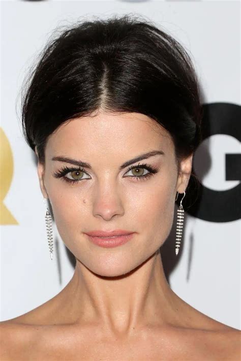 Jaimie Alexander Scrolller