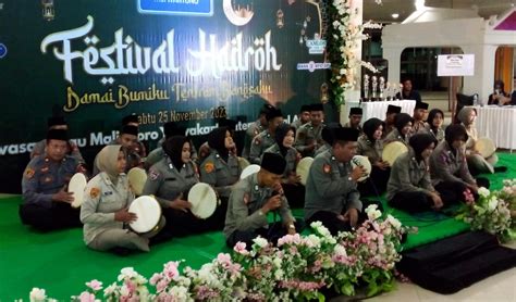 Grup Adem Ayem Juara I Festival Hadroh Kawasan Tugu Malioboro Di