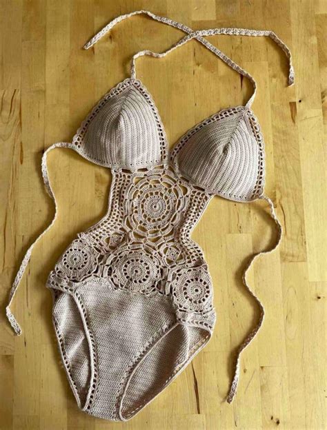 8 Hot Sexy Vira Heureaux Bikini Pics