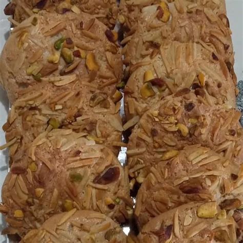 خرید و قیمت شیرینی قرابیه بادام تبریز یکی از بهترین سوغات تبریز هست که
