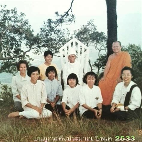 คุณยายอาจารย์มหารัตนอุบาสิกาจันทร์ ขนนกยูง ผู้ให้กำเนิดวัดพระธรรมกาย