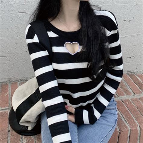 워너그레이스 [워너그레이스] 가슴 하트 펀칭 포인트 스트라이프 골지 니트