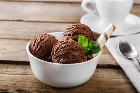 Sorvete de brigadeiro é uma ótima opção de sobremesa para os dias