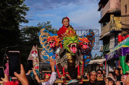 Hypeabis Lestarikan Tradisi Dengan Parade Budaya