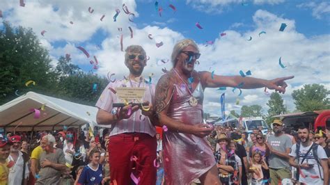 Course De Baignoires Victoire De Barbebi Et Ken à Cappy Devant