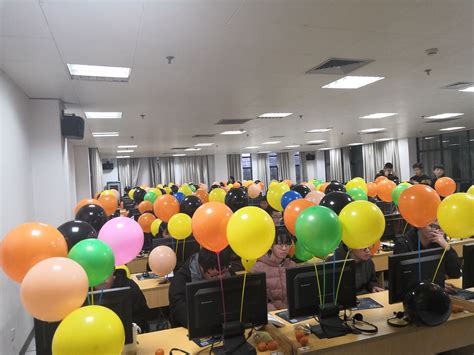 我院组织2018级新生开展首次程序设计竞赛