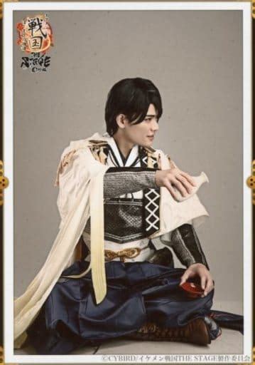 駿河屋 【買取】秋沢健太朗帰蝶全身・座り・枠・キャラクターショット「イケメン戦国 The Stage 番外編 ～はじまりの物語