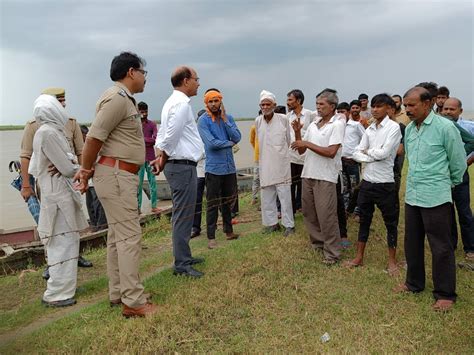 Farmers Are Instructed Not To Go Across The Ganges Water Filled In The