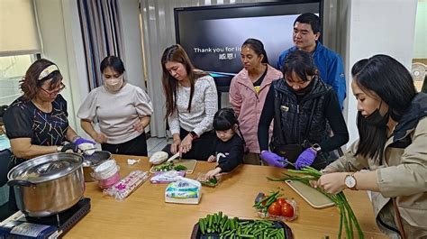 桃園移民署邀新住民家庭製作菲式酸湯 品嚐多元文化風味