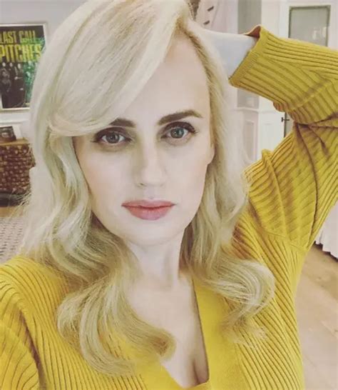 Rebel Wilson Presume Su Nueva Figura En Traje De Baño Tras Perder 30