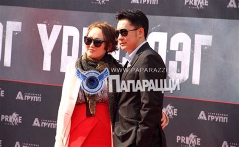 Жүжигчин Болд Эрдэнийн олноос нууцалдаг гэргий нь