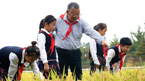 82 Year Old Man Spends Decades Helping Farmers Increase Income CGTN