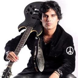 Me Eleve Song Lyrics and Music by Pedro Suãrez Vãrtiz arranged by Shullaka on Smule Social