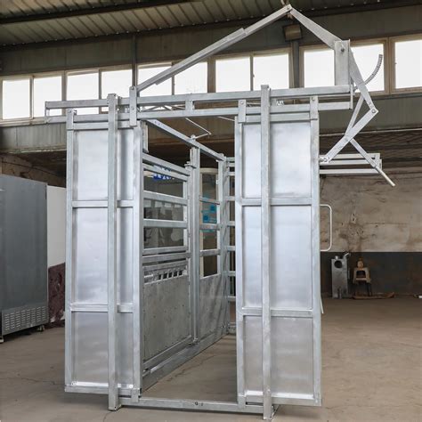 Galvanized Cattle Panel Squeeze Cow Crush Cattle Handling Equipment