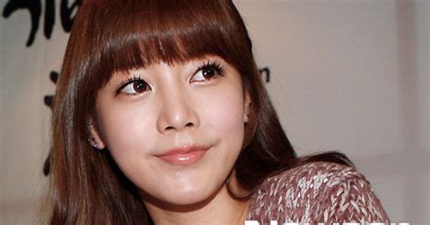 포토엔 티아라 소연 봄처럼 화사한 꽃미소
