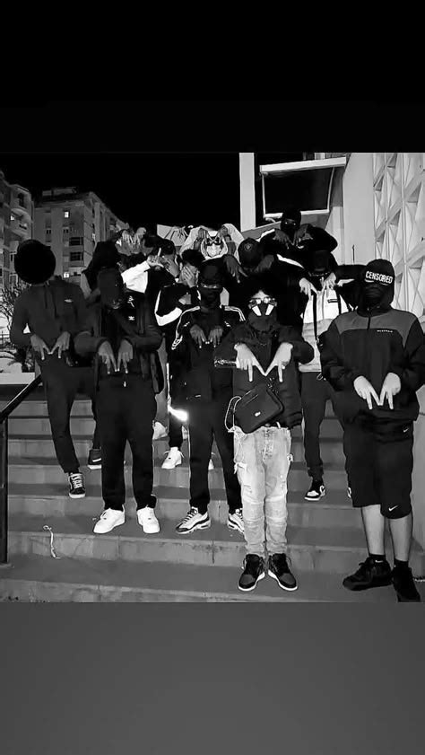 Gangsta Poses