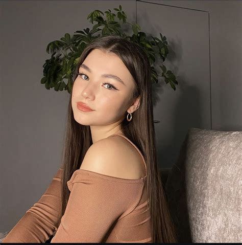 Anna Foxy And Delight Erotic Massage In New York