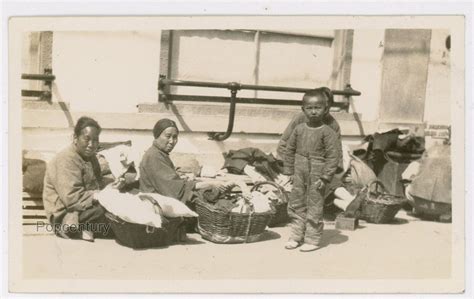 Vintage 1933 China Photograph Chefoo Street Market Peddlers Sharp Photo