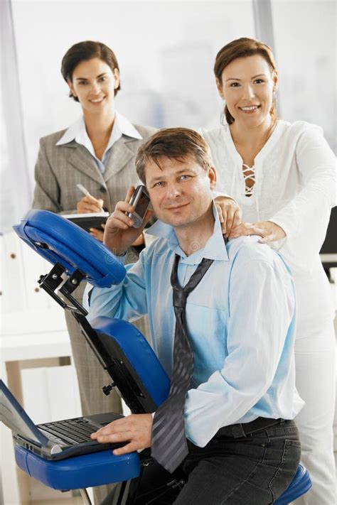 Massage Bei Der Arbeit Stockbild Bild Von Gesundheit 23242349