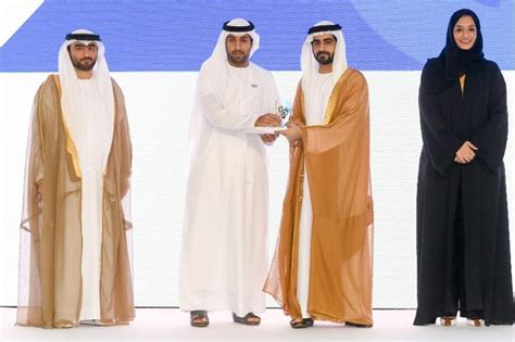 Abdelrahman Almahmoud On Linkedin حفل تخريج برنامج الشارقة للقادة ٢٠١٨