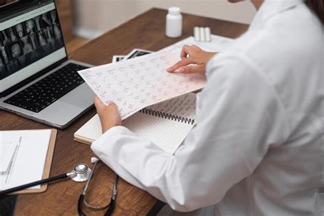 Premium Photo Doctor Reviews Test Results Looking At Patient Magnetic