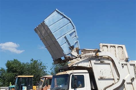 Контейнер на мусоровоз для крупногабаритного мусора и отходов