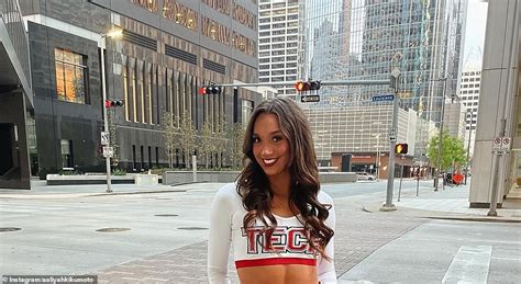 Masters Fan Who Went Viral Is Identified As Texas Tech Cheerleader Daily Mail Online