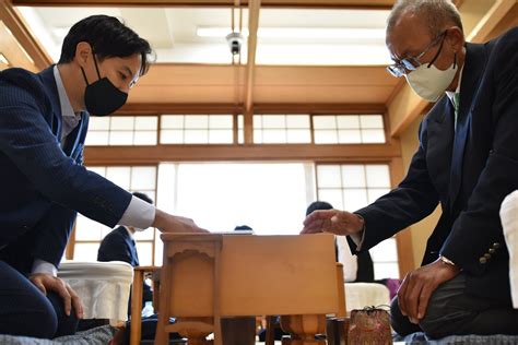 朝日新聞将棋取材班 On Twitter 村）b級2組順位戦、阿久津主税八段―中川大輔八段戦は角換わり早繰り銀の戦いになりました。阿久津八
