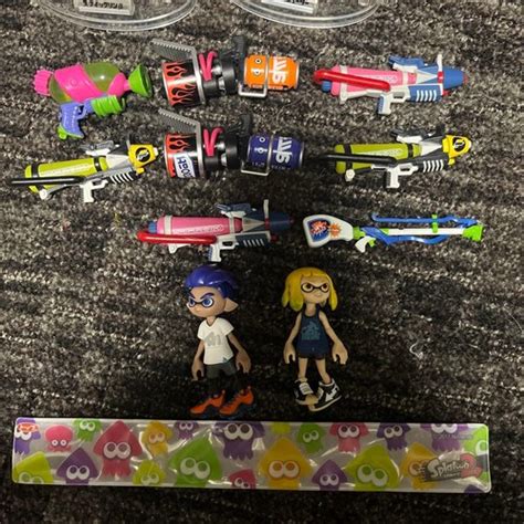 Splatoon Figure And Weapon Set With Stand 2 Figures Includes