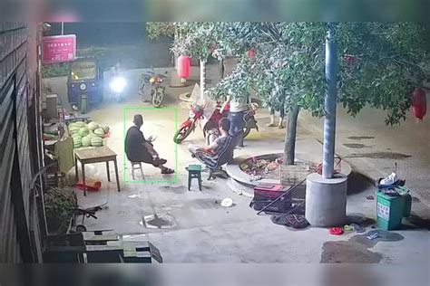 监控无意间拍到的一幕，女司机还有30秒到达战场！到达战场监控