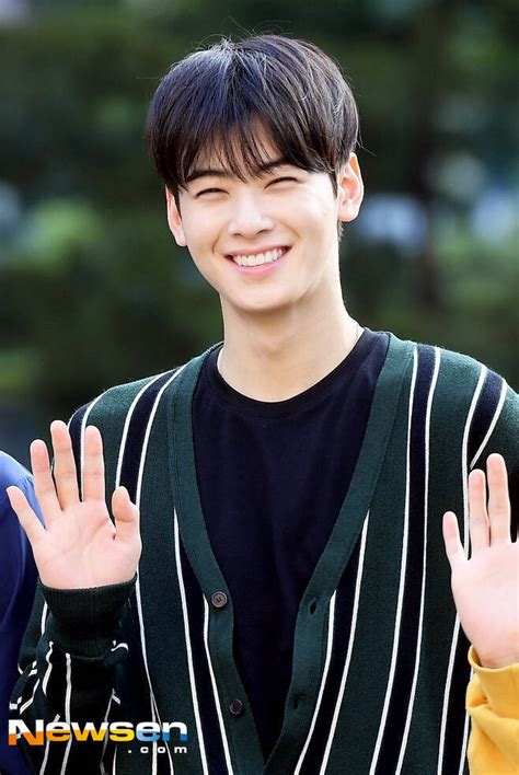 차은우 얼굴과 몸매 모두 Sss급이지만 굳이 먼지 하나를 찾자면  Mlbpark